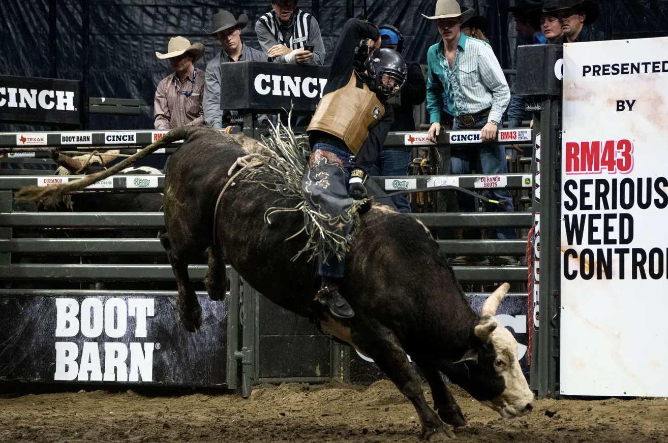 Cinch World’s Toughest Rodeo Brings High-Energy Action To Downtown Des ...